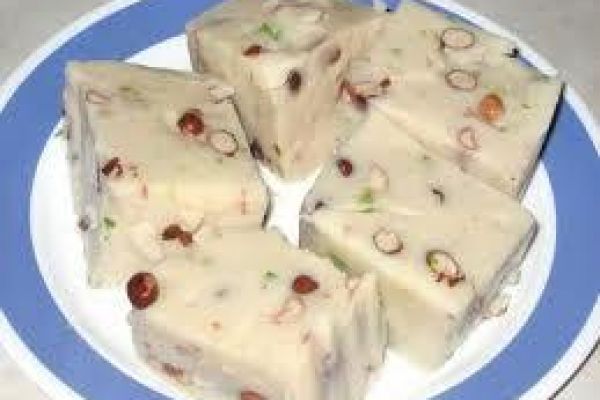 Tasting Banh Duc (Plain rice flan) - Vietnam Tourism Information