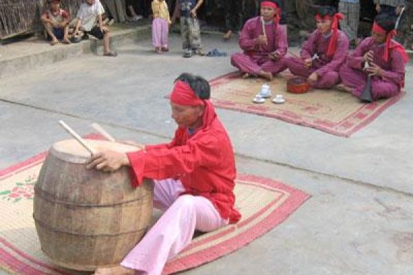 Muong ethnic man’s lifelong devotion to preserving drum dance - Vietnam ...